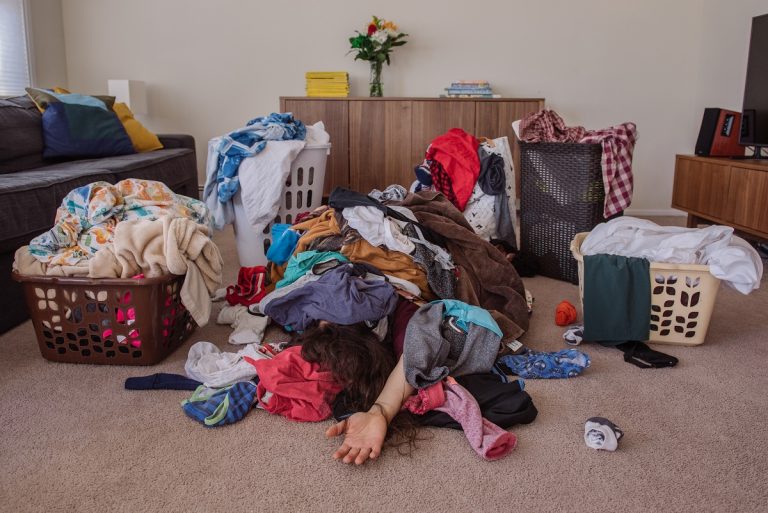 Red Flags Appear When Elderly Parents Don’t Clean Their Home